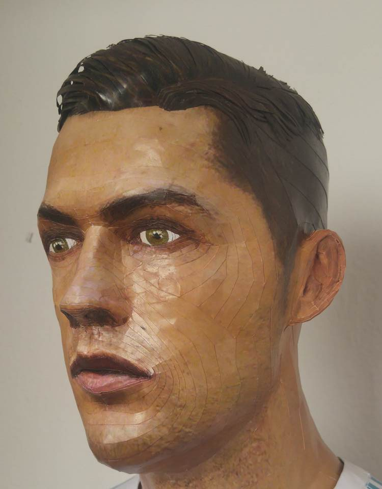 Cristiano Ronaldo llega a Badajoz en forma de figura de papel - Badajoz ...